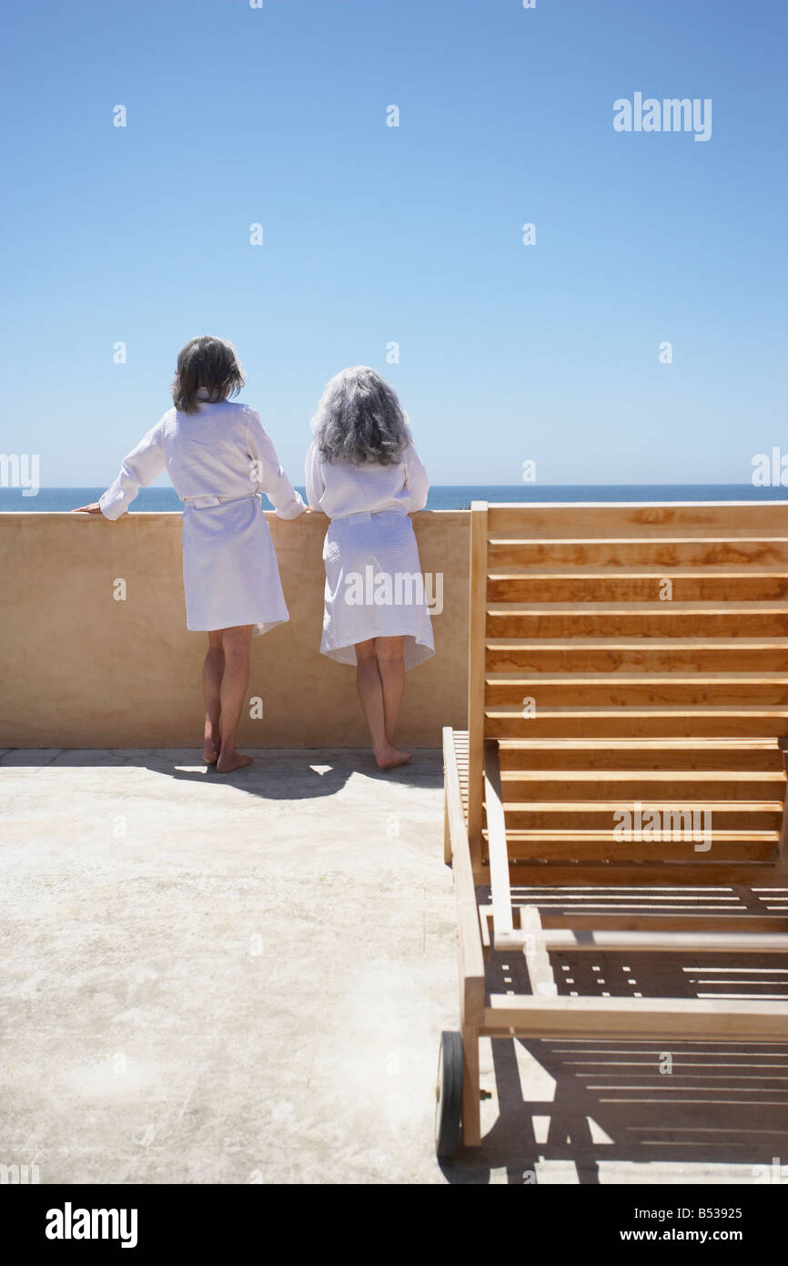 Leaning over balcony hi-res stock photography and images - Alamy