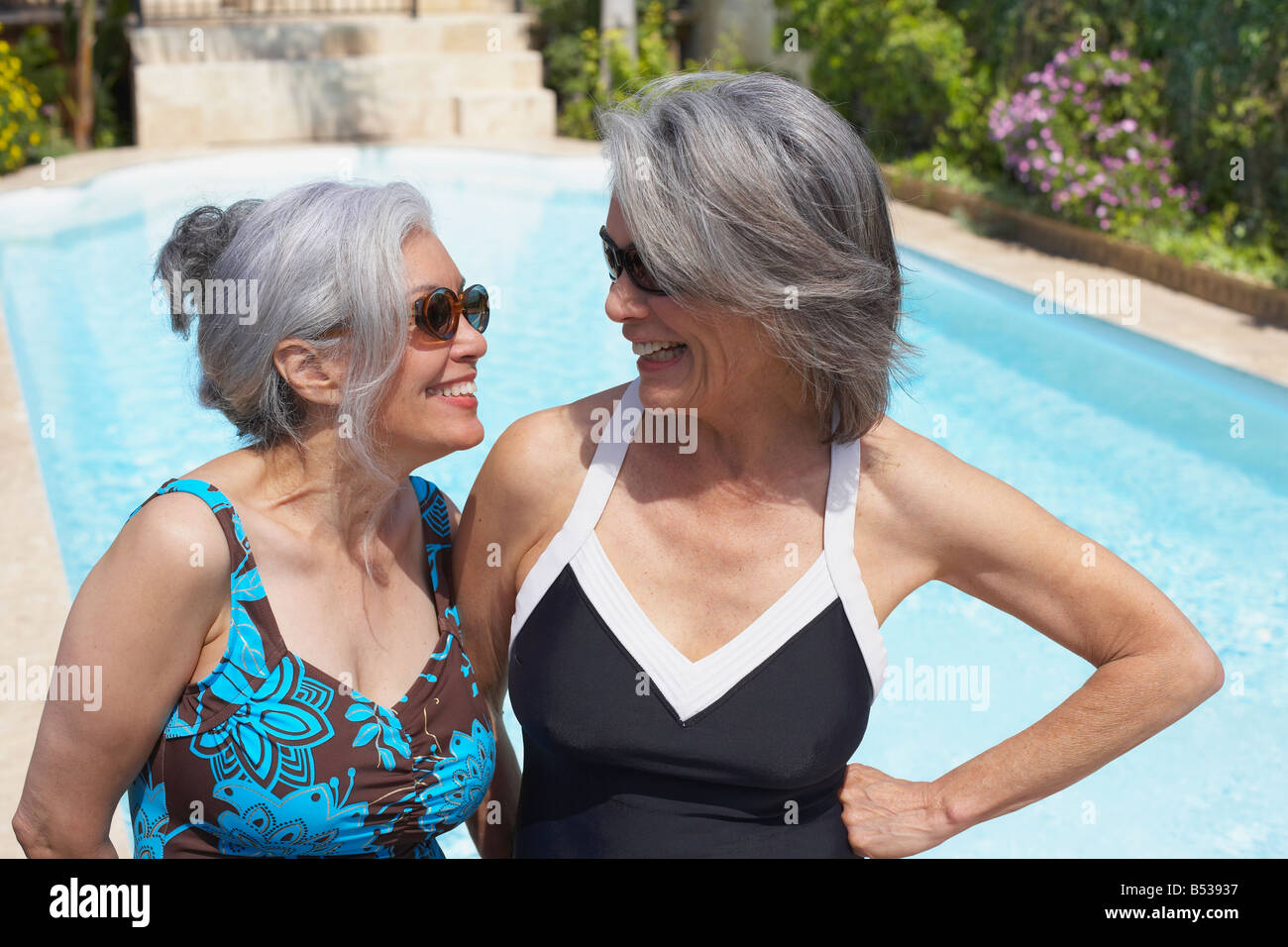 Two women in bathing suits hi-res stock photography and images - Alamy