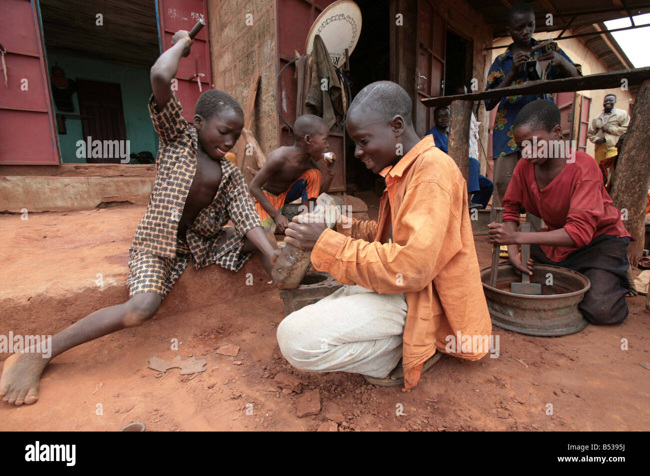 Child Slaves in Benin West Africa February 2007 Child labour working in ...