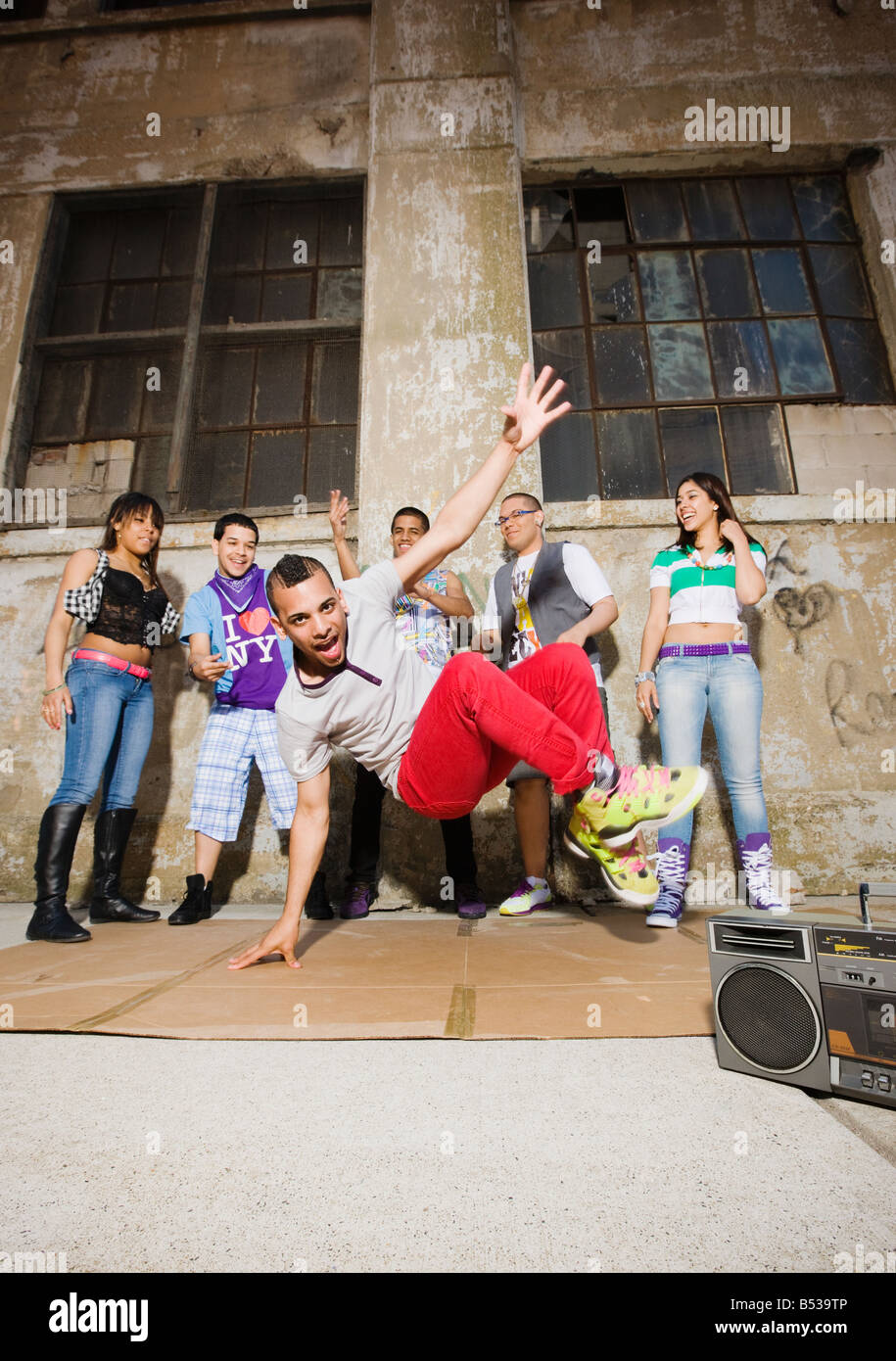 Alternative friends break dancing in urban setting Stock Photo - Alamy