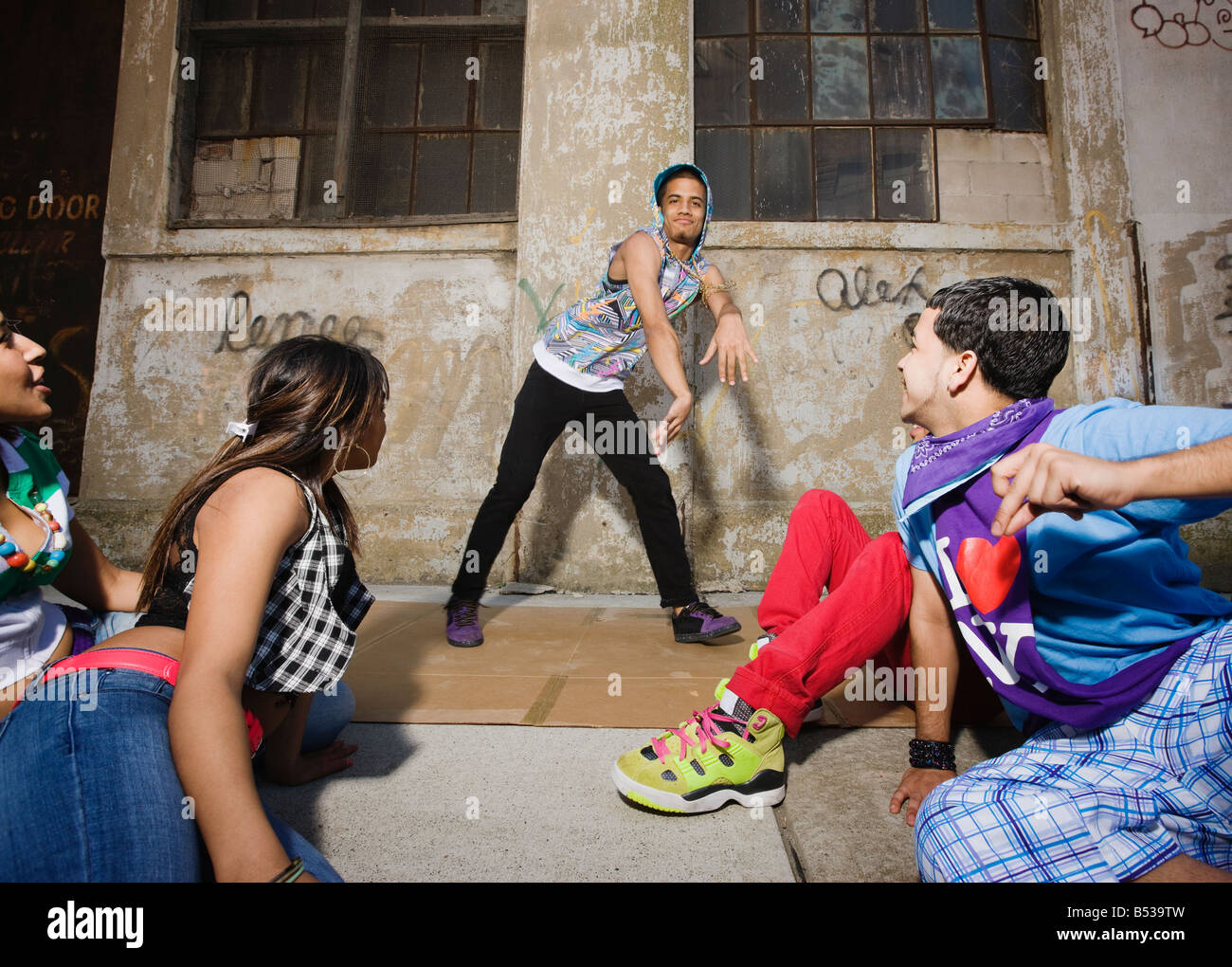 Alternative friends break dancing in urban setting Stock Photo - Alamy