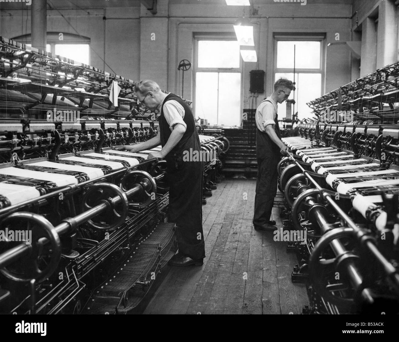1940s workers machinery hi-res stock photography and images - Alamy