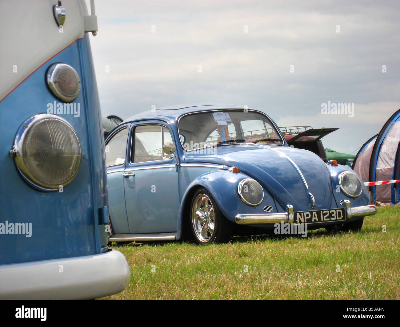 Blue vw camper hi-res stock photography and images - Alamy