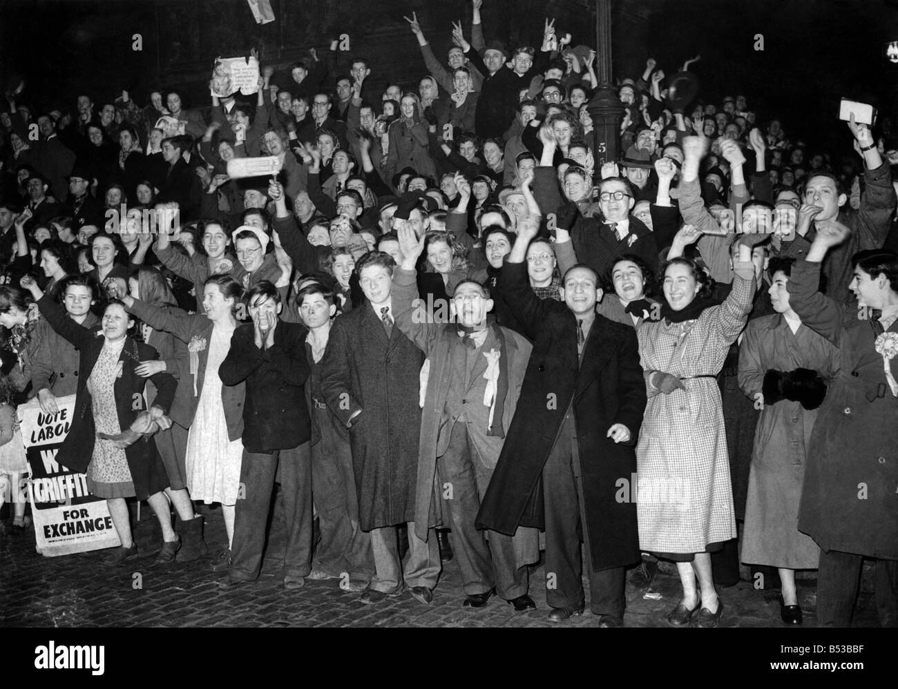 General Election 1950. Crowds in Albert Square Manchester receiving the ...