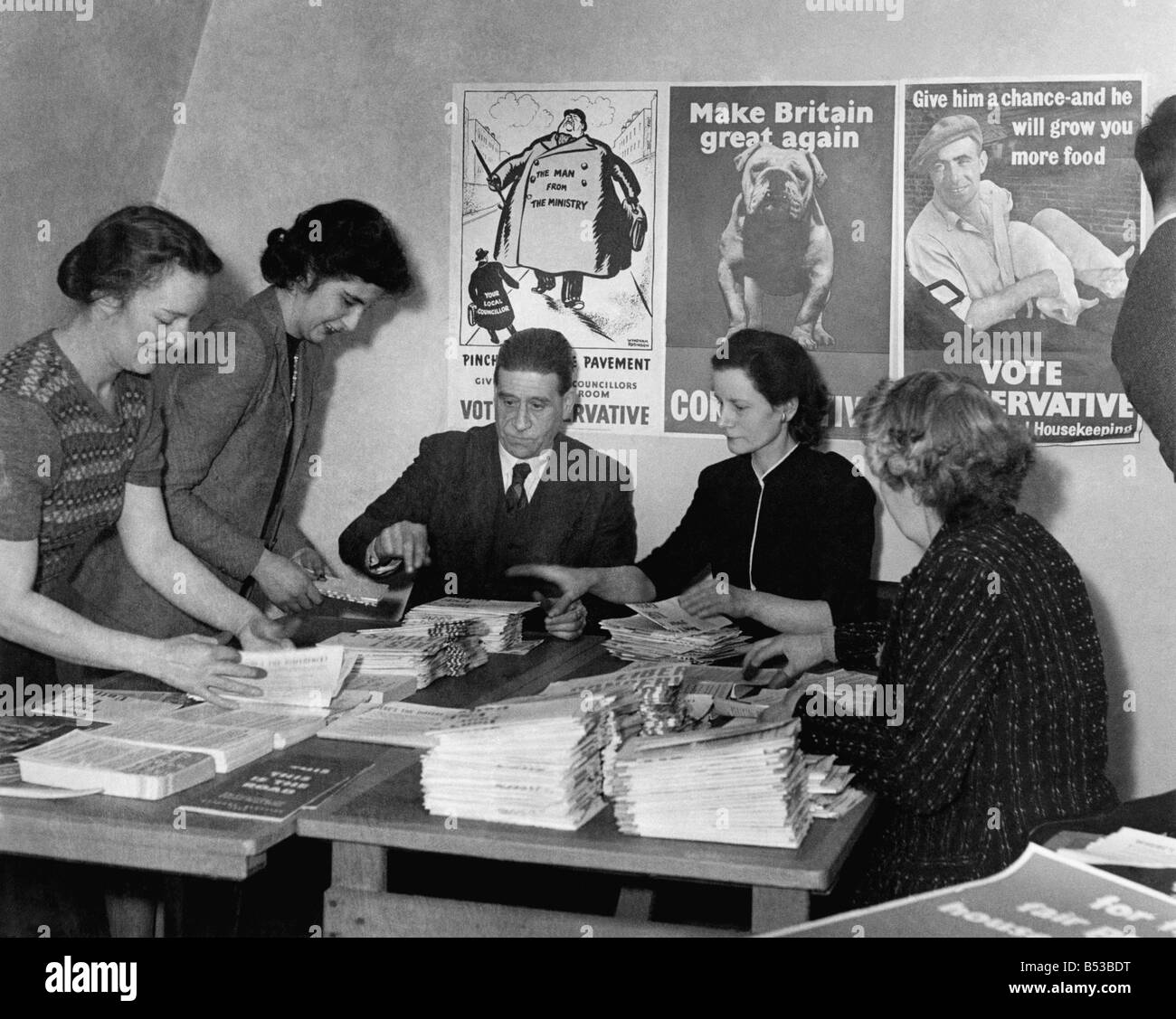 Election 1950: Dispatching pamphlets and circulars from the ...