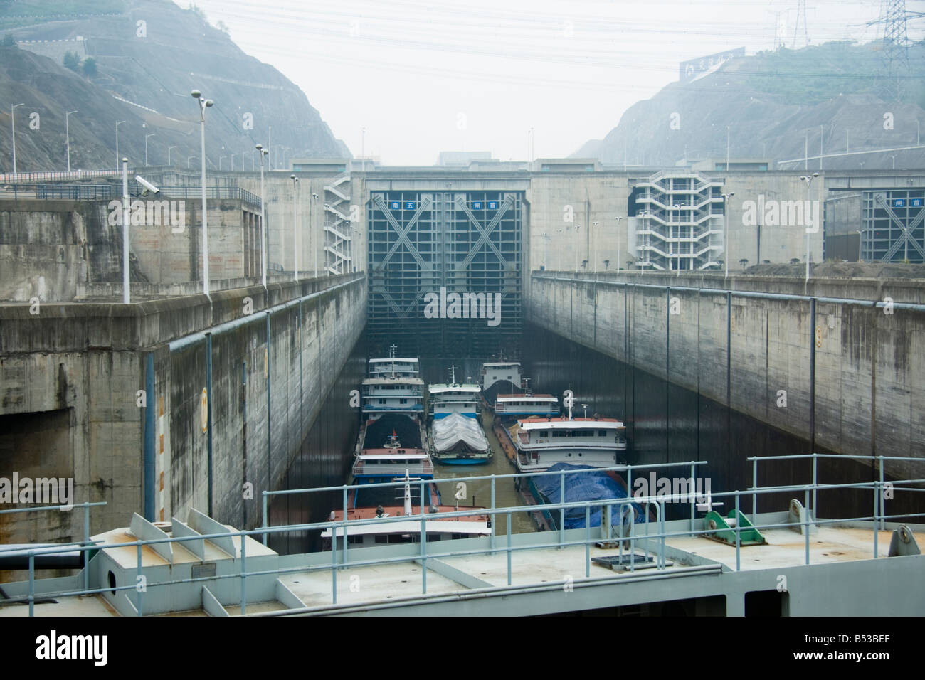 Three gorges dam construction hi-res stock photography and images - Alamy