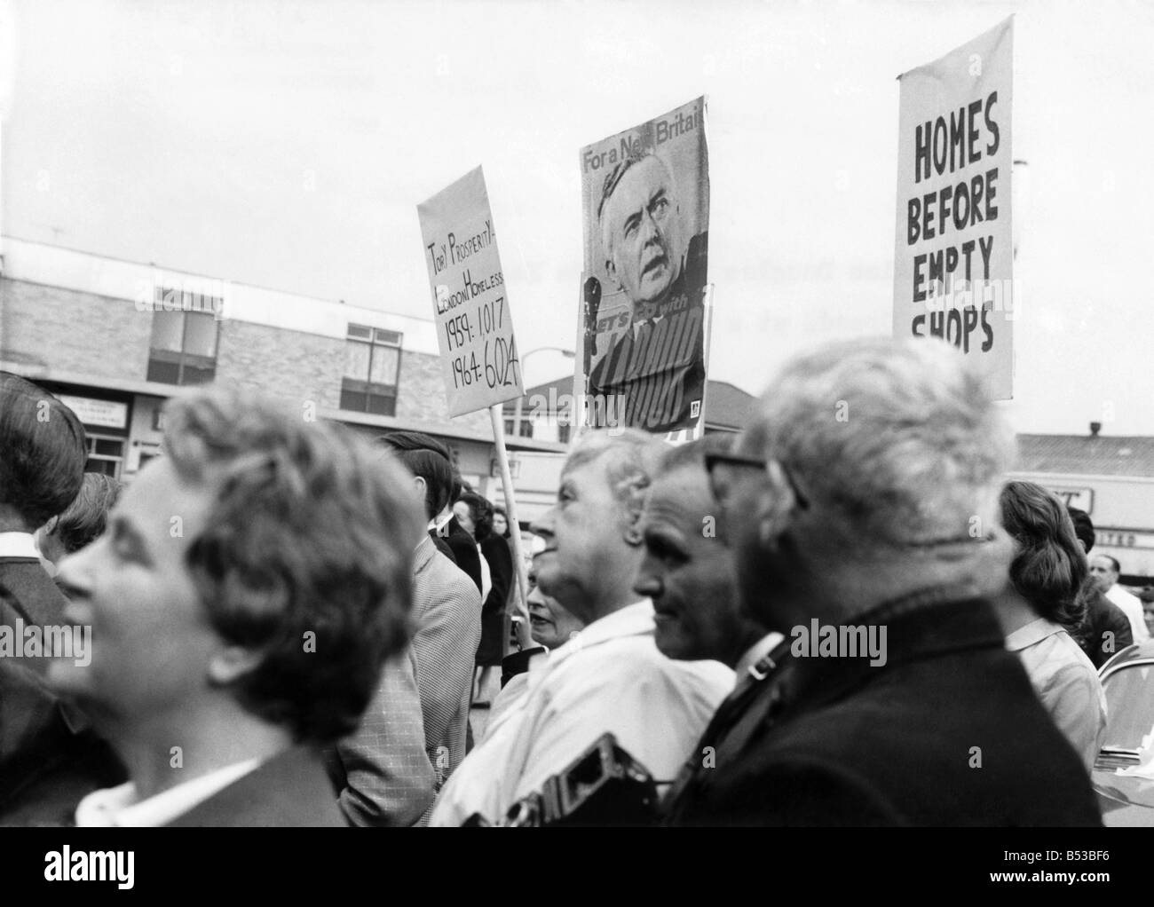 General Election 1964: Sir Alec Douglas Home tours Kent. Crowds at a ...