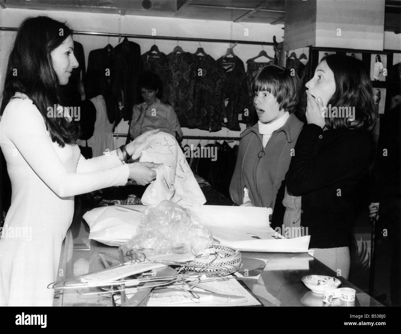 Clothes shops 1980s hi-res stock photography and images - Alamy