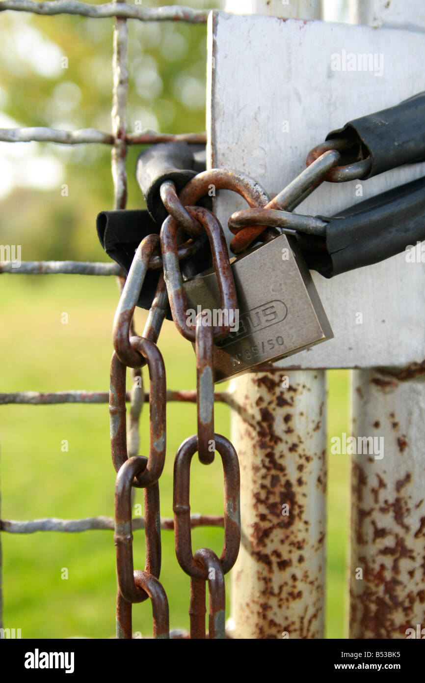 padlock with chain Stock Photo - Alamy