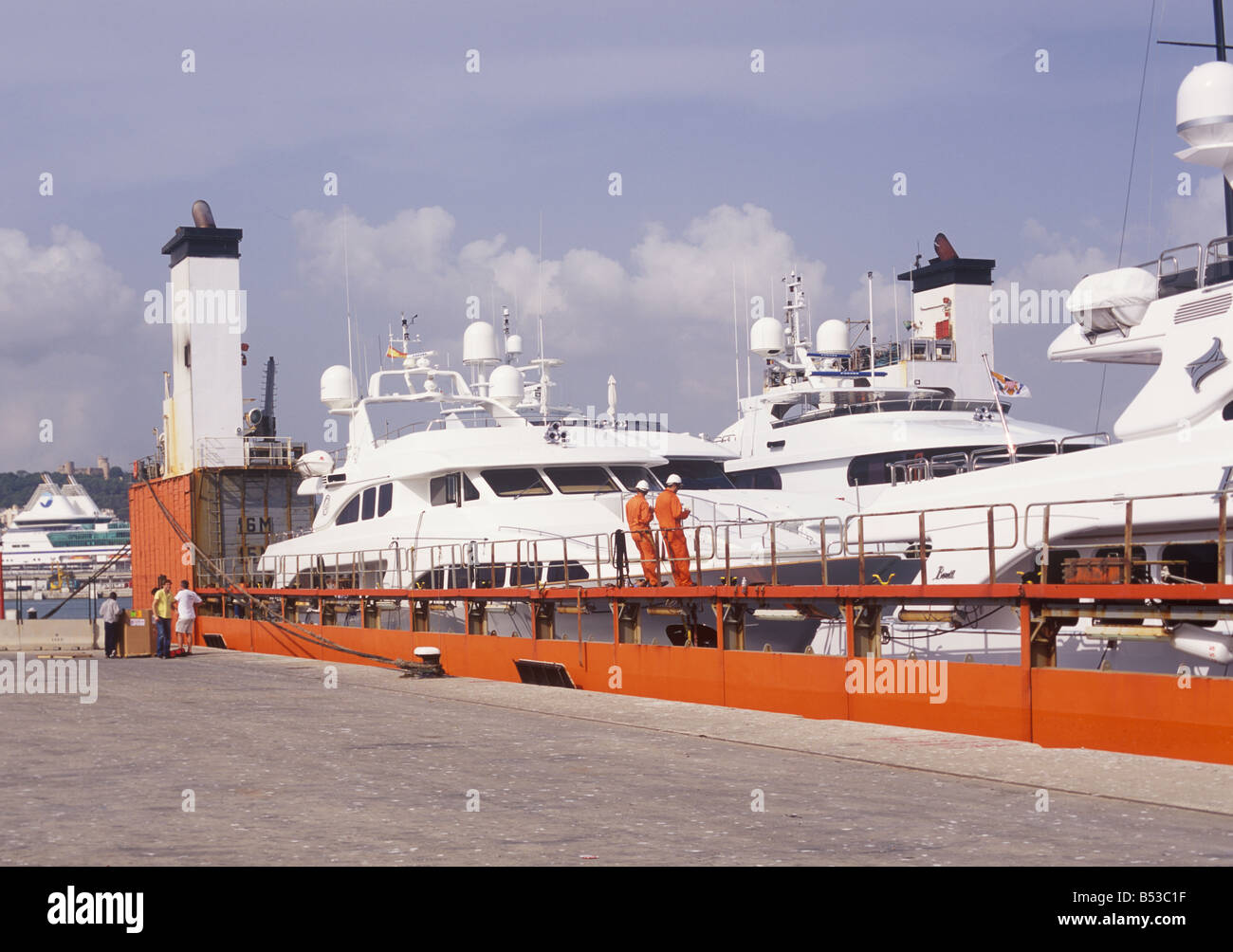Dock Express "Superservant 3" semi submersible yacht transporter in the ...
