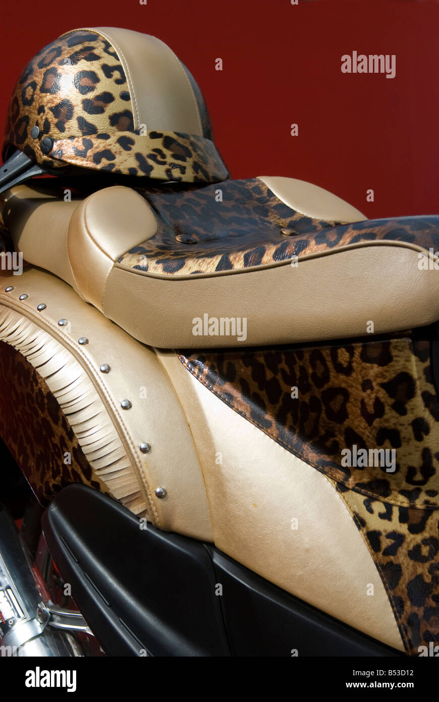 Custom built scooter Yamaha Fino and matching helmet Stock Photo - Alamy