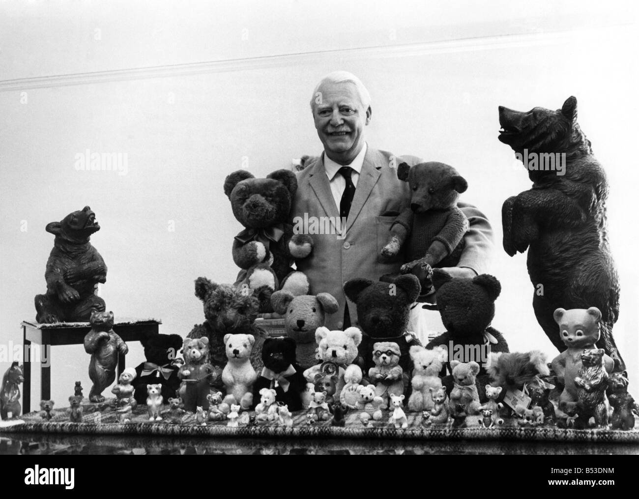 The colonel and his teddy bears. Colonel Robert Henderson with his army ...