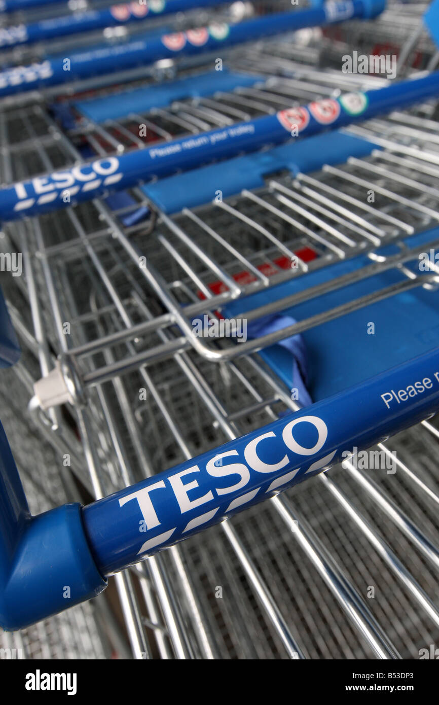 Tesco trolley hi-res stock photography and images - Alamy