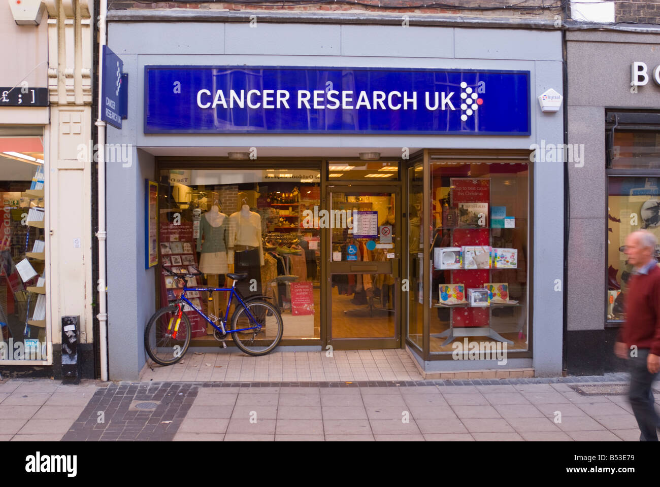 Cancer research uk hi-res stock photography and images - Alamy