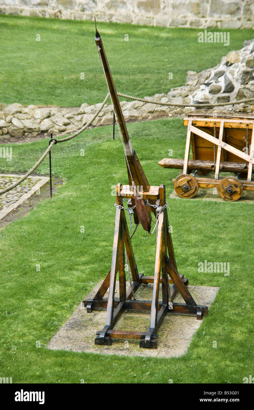 Medieval trebuchet hi-res stock photography and images - Alamy