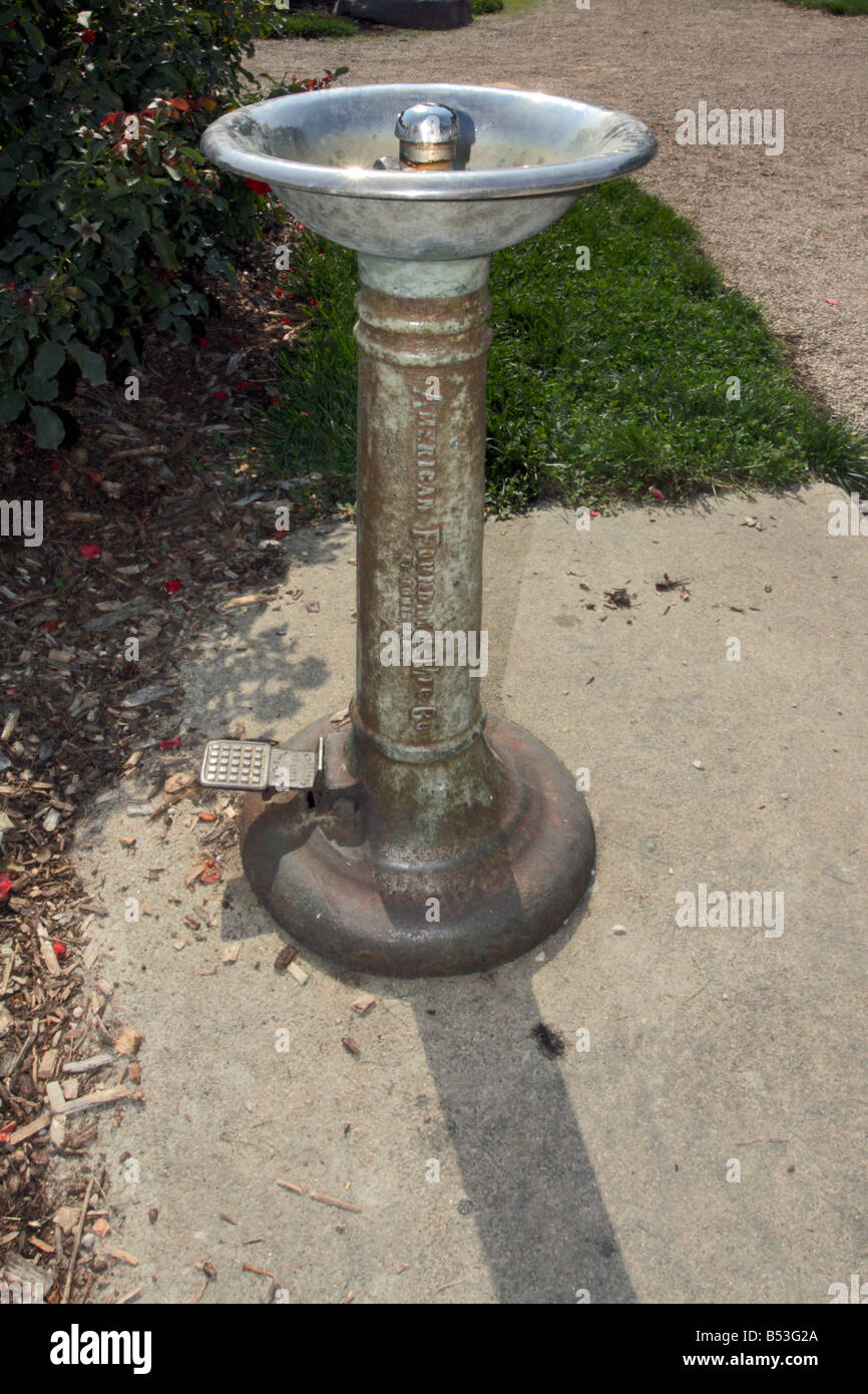 Antique drinking fountain hi-res stock photography and images - Alamy