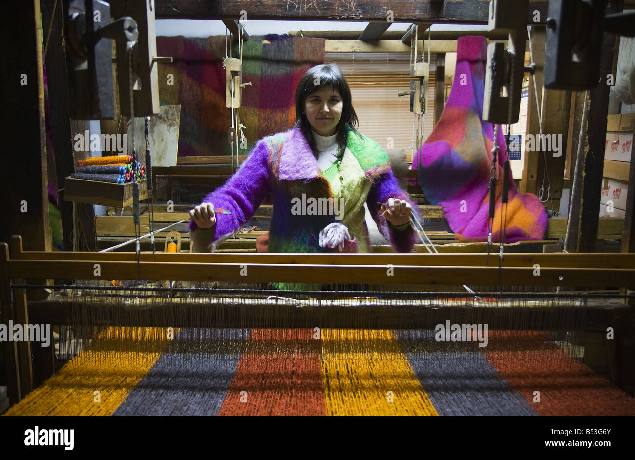Woman weaving blanket loom hi-res stock photography and images - Alamy
