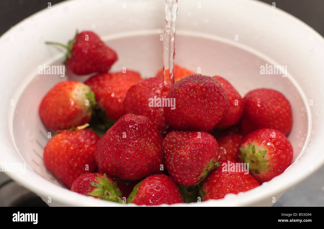 Washing berries hi-res stock photography and images - Alamy