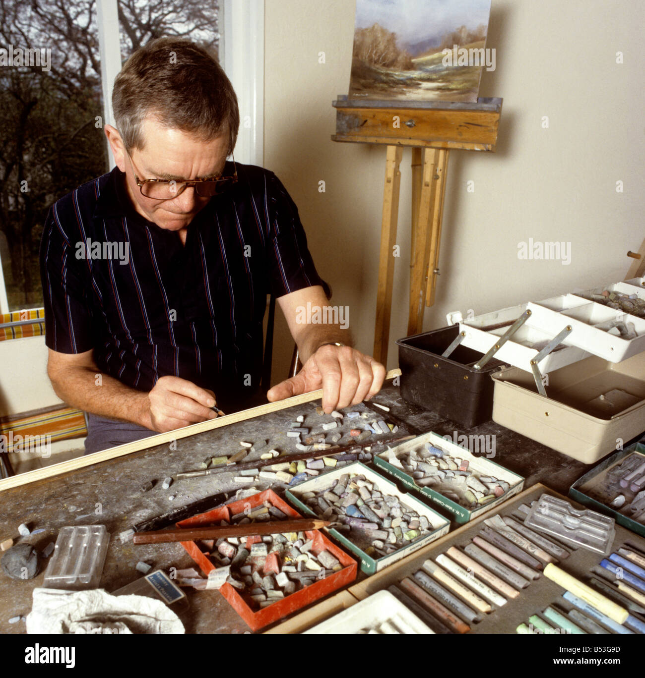 Drawing with pastel hi-res stock photography and images - Alamy