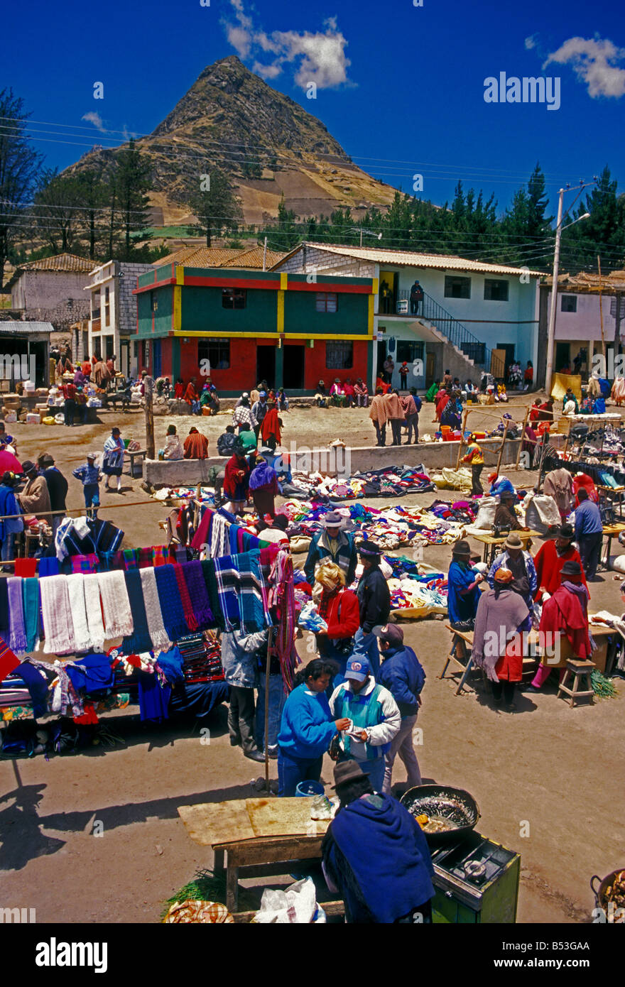 Market andes village ecuador hi-res stock photography and images - Alamy