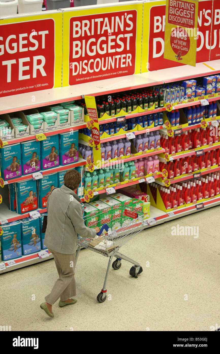 Superstore aisle signs hi-res stock photography and images - Alamy