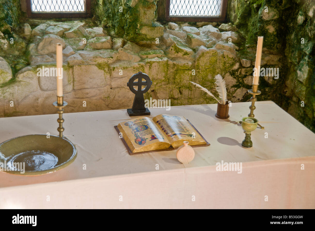 Altar medieval hi-res stock photography and images - Alamy