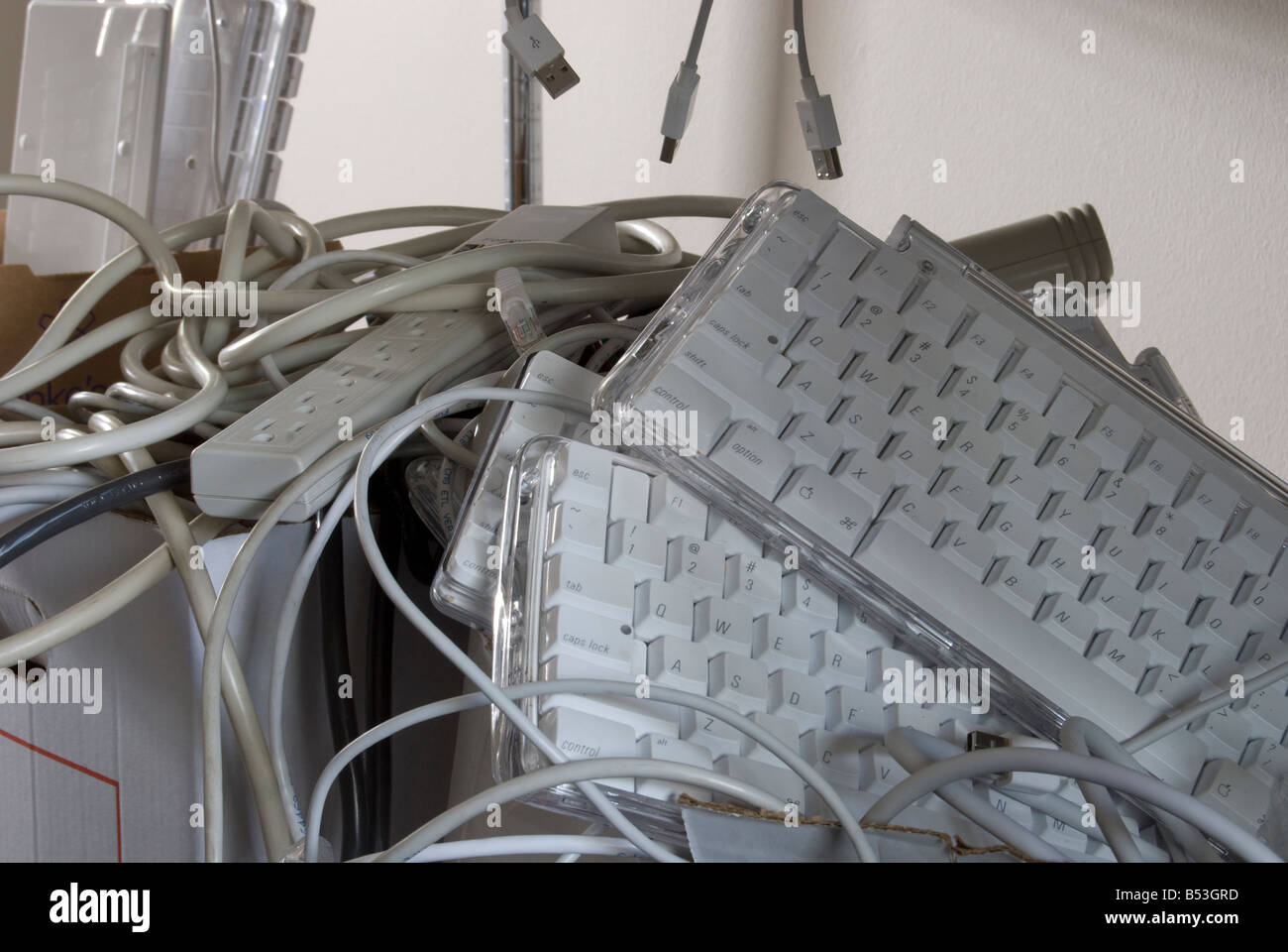 Old computer cables hi-res stock photography and images - Alamy