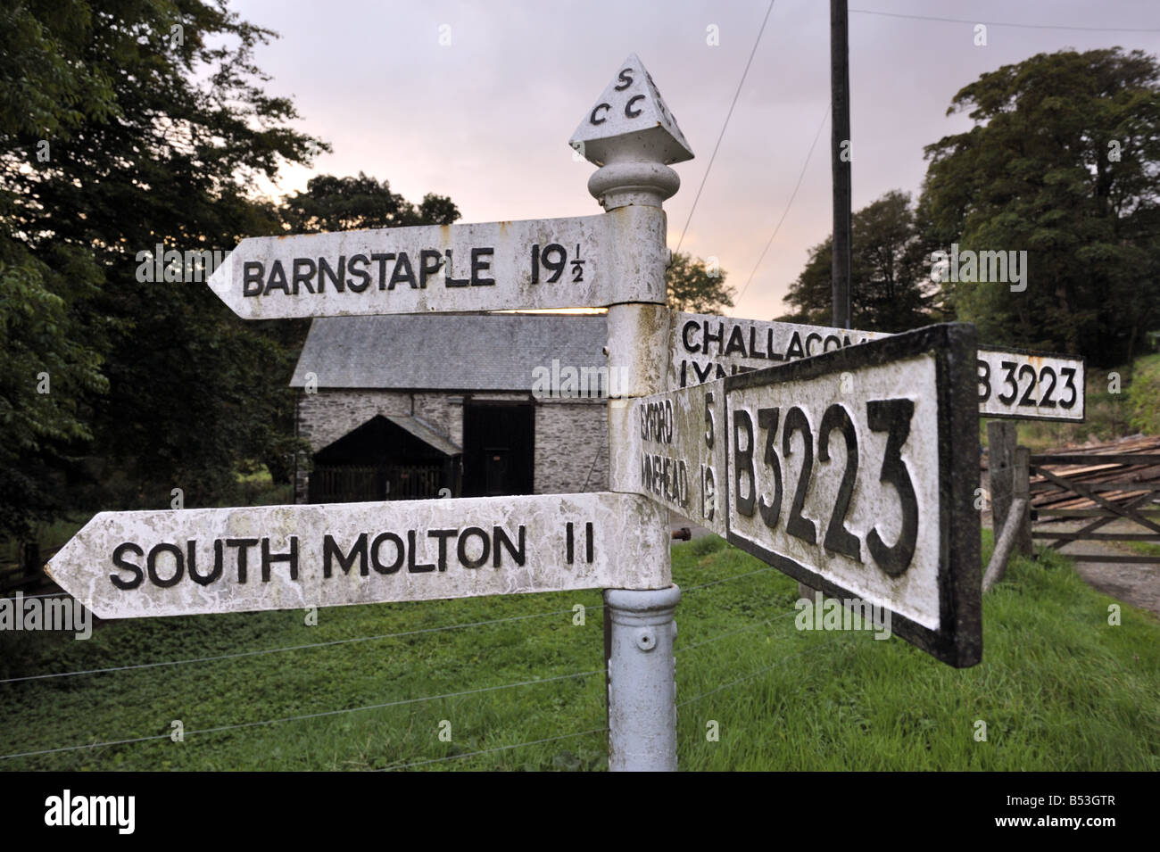 Old Style Road Sign Stock Photos & Old Style Road Sign Stock Images - Alamy