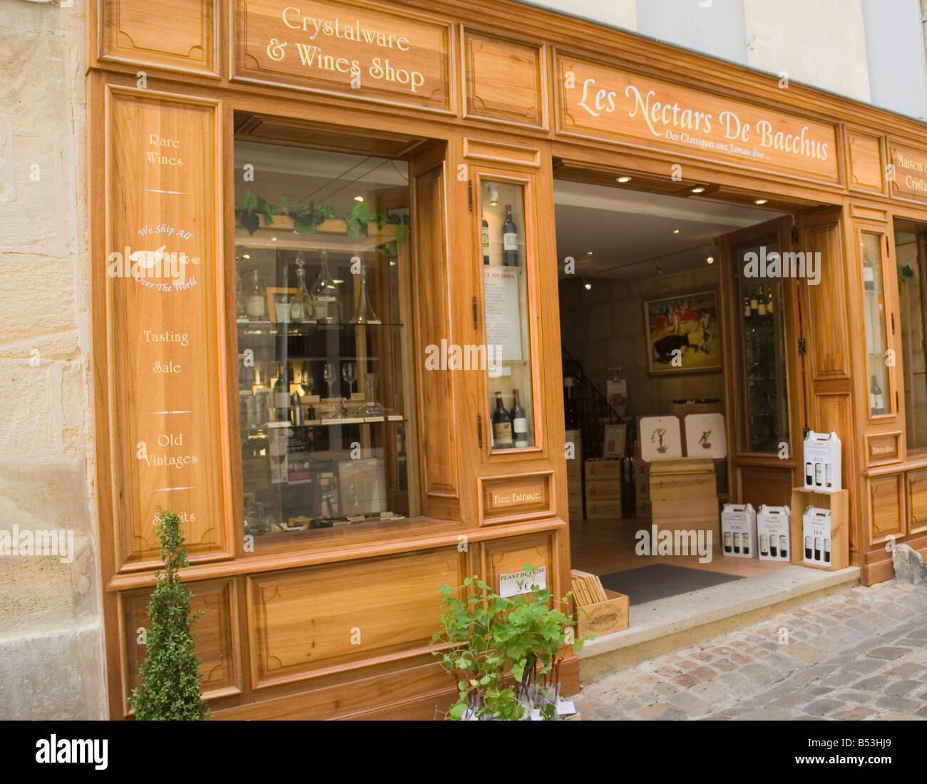 French wine shop entrance sign hi-res stock photography and images - Alamy