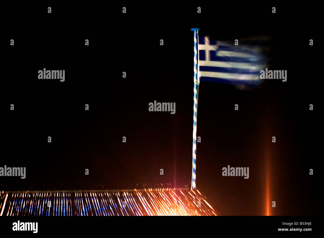 Det graeske flag i staerk vind Stock Photo - Alamy