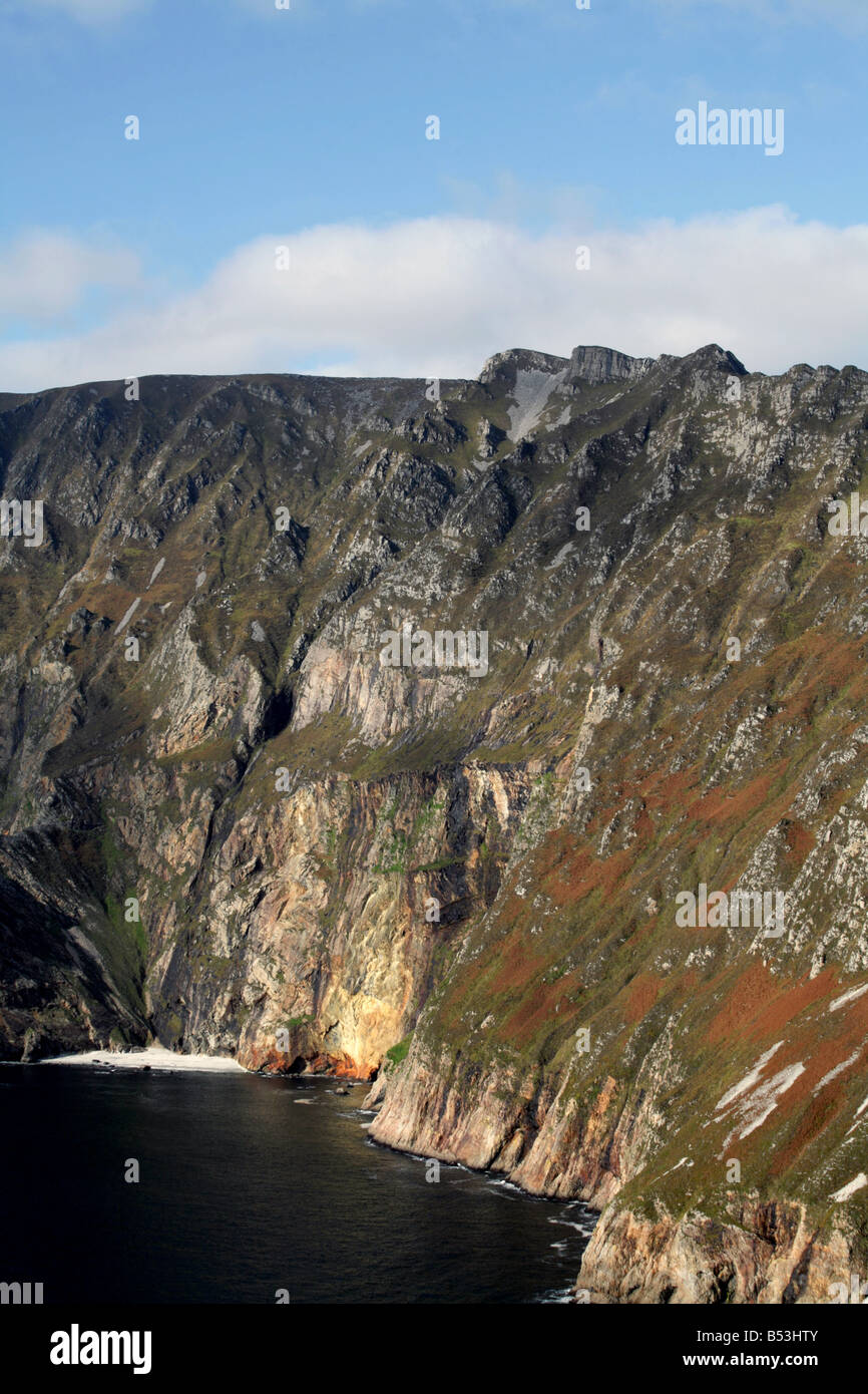 The dramatic cliffs of Slieve League The Amharc Mor near Bunglass ...