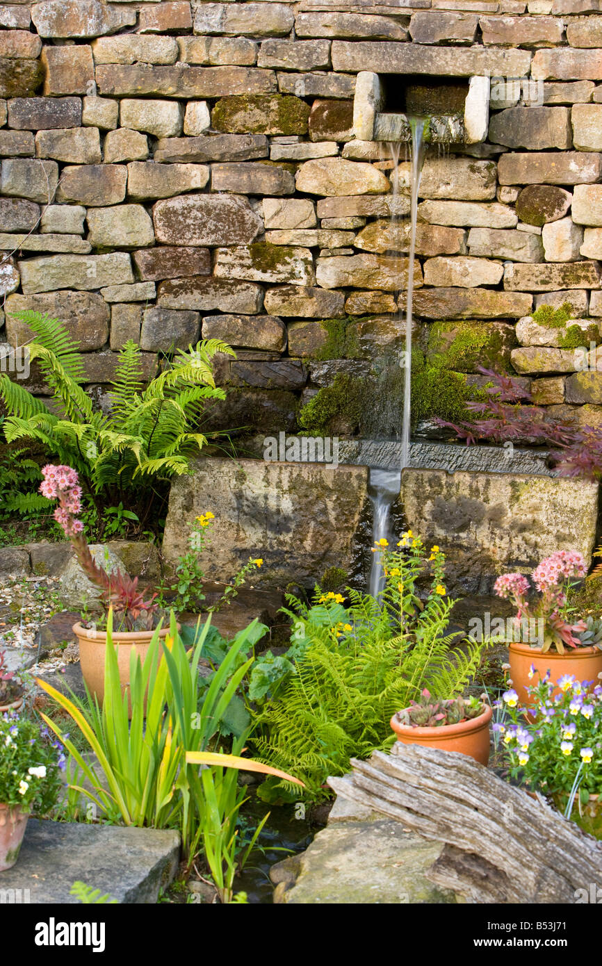 Stone garden water feature hi-res stock photography and images - Alamy