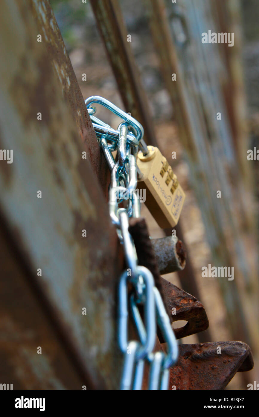 padlock with chain Stock Photo - Alamy
