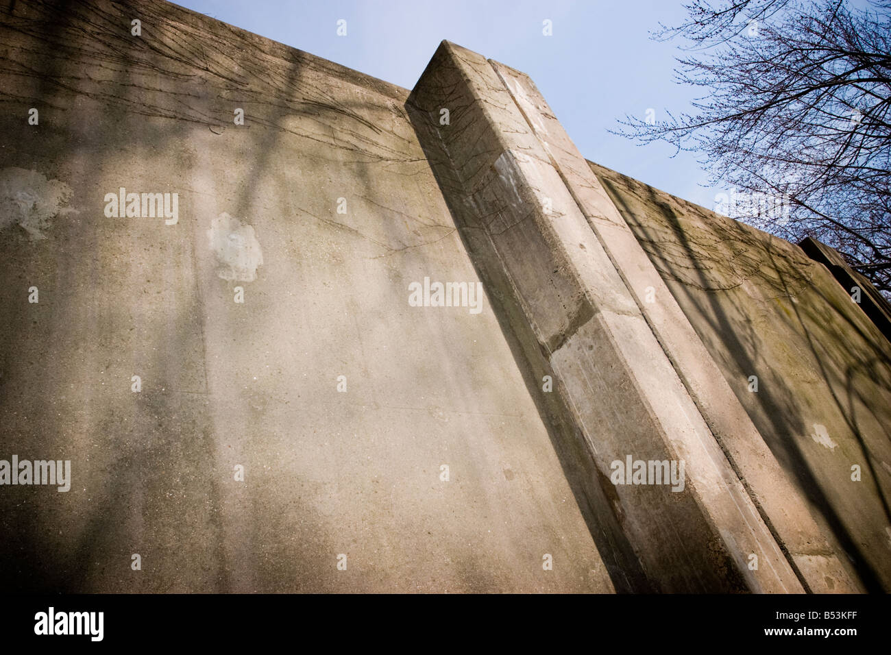 Oblique wall people hi-res stock photography and images - Alamy