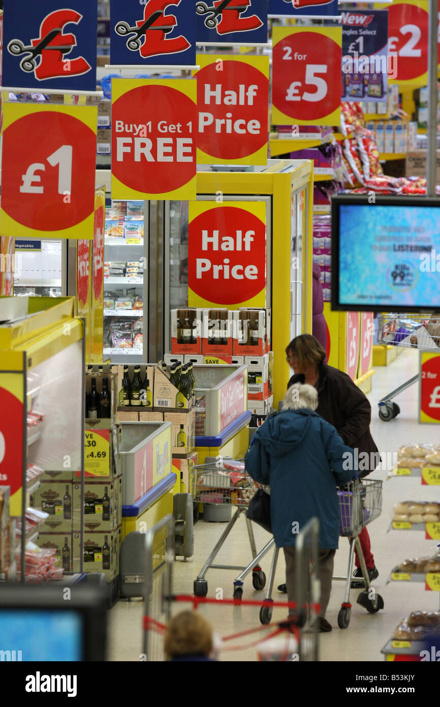 Tesco extra supermarket aisle hi-res stock photography and images - Alamy