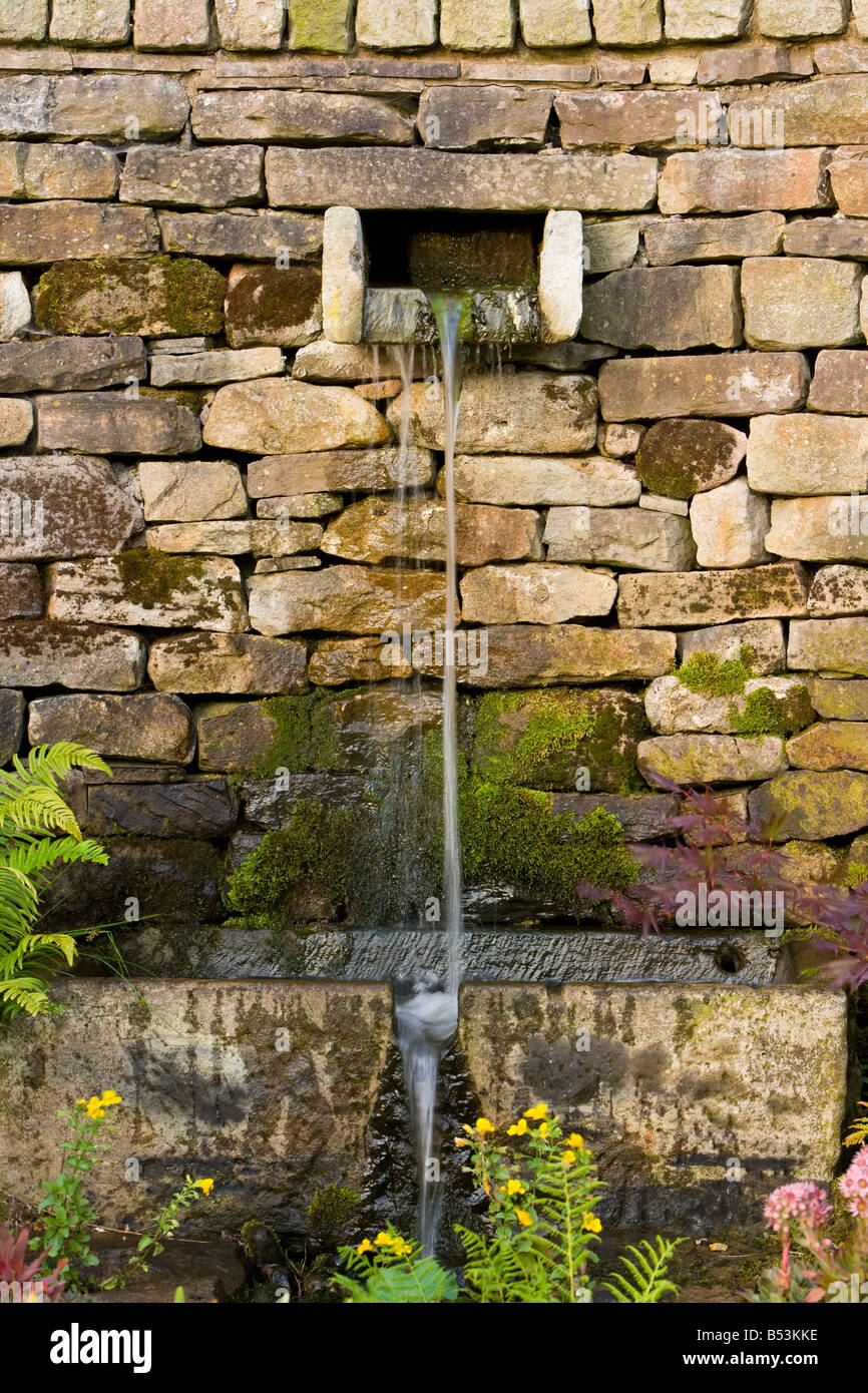 Dry stone wall garden hi-res stock photography and images - Alamy