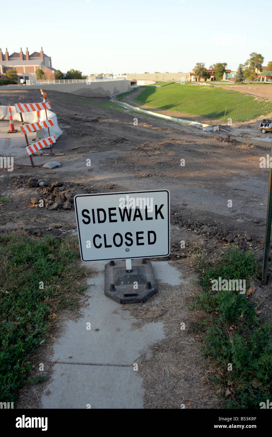 Sidewalk closed sign hi-res stock photography and images - Alamy