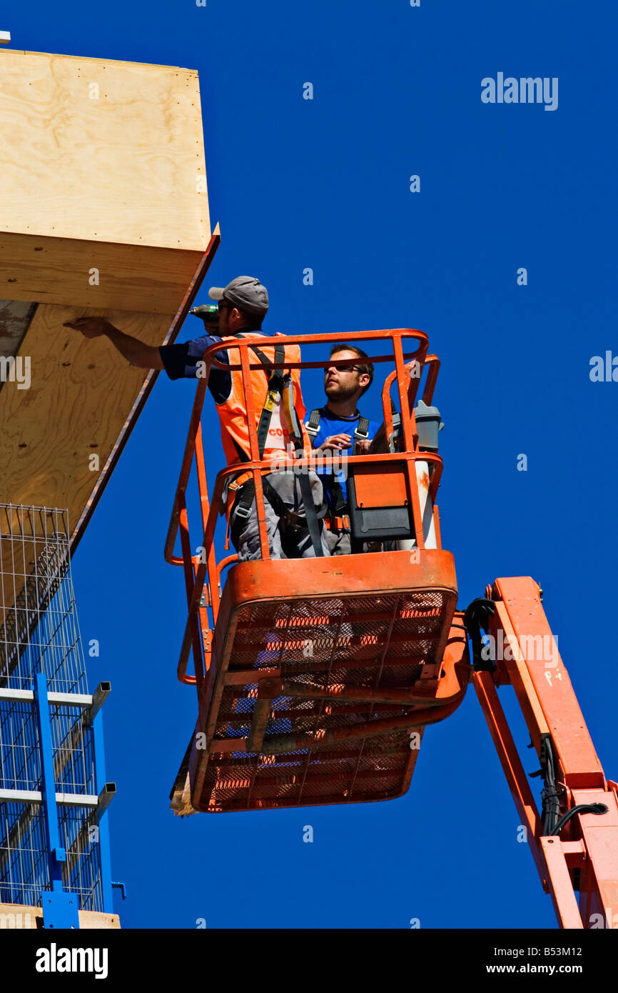 Hoist platform cherry picker hi-res stock photography and images - Alamy