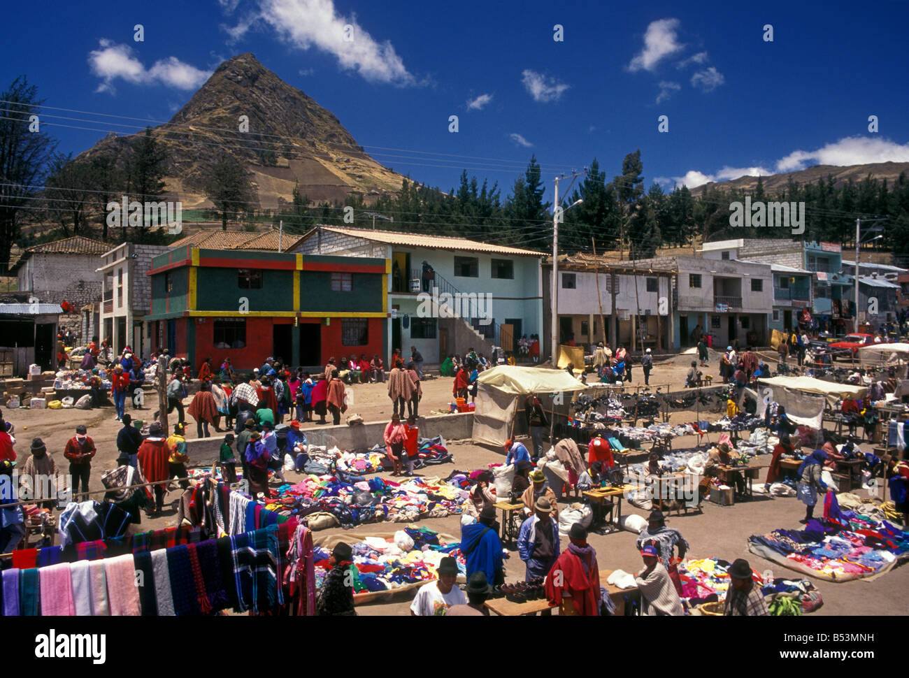 Market andes village ecuador hi-res stock photography and images - Alamy