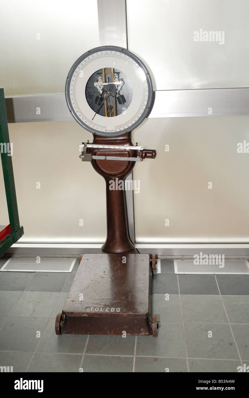 old baggage scale Stock Photo - Alamy