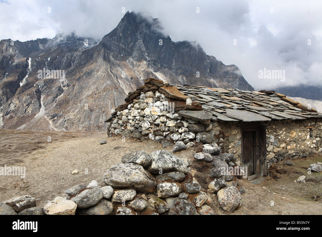 Old stone hut in the Khumbu Valley, Nepal Stock Photo - Alamy