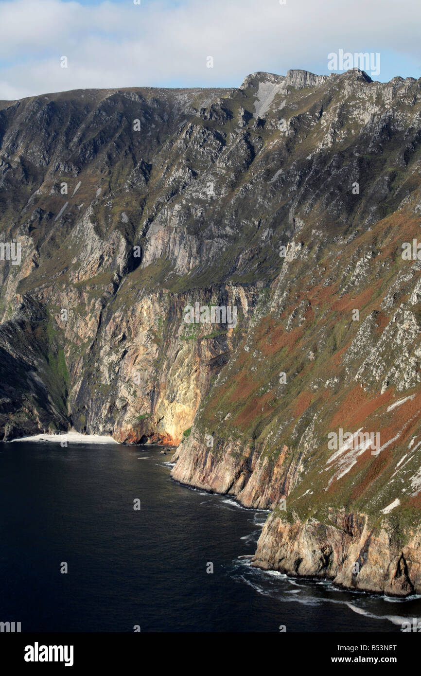 The dramatic cliffs of Slieve League The Amharc Mor near Bunglass ...