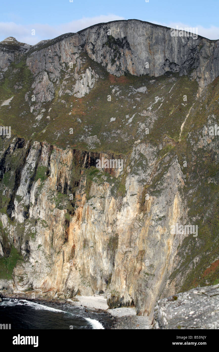 The dramatic cliffs of Slieve League The Amharc Mor near Bunglass ...