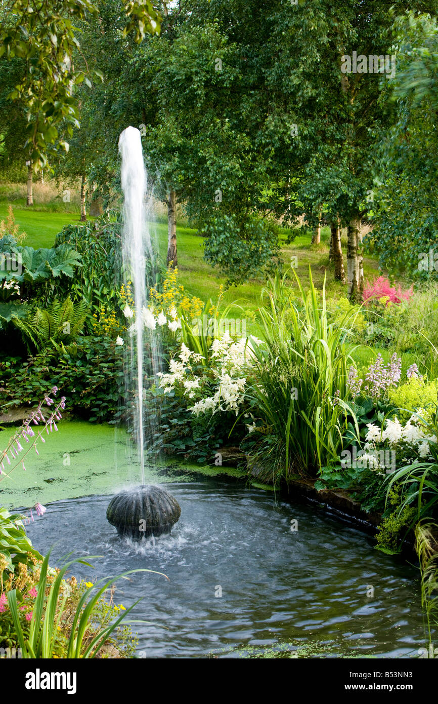 Water feature in a garden hi-res stock photography and images - Alamy