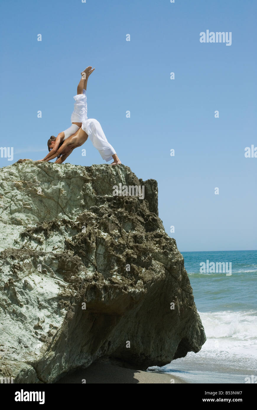 Contortionist group hi-res stock photography and images - Alamy