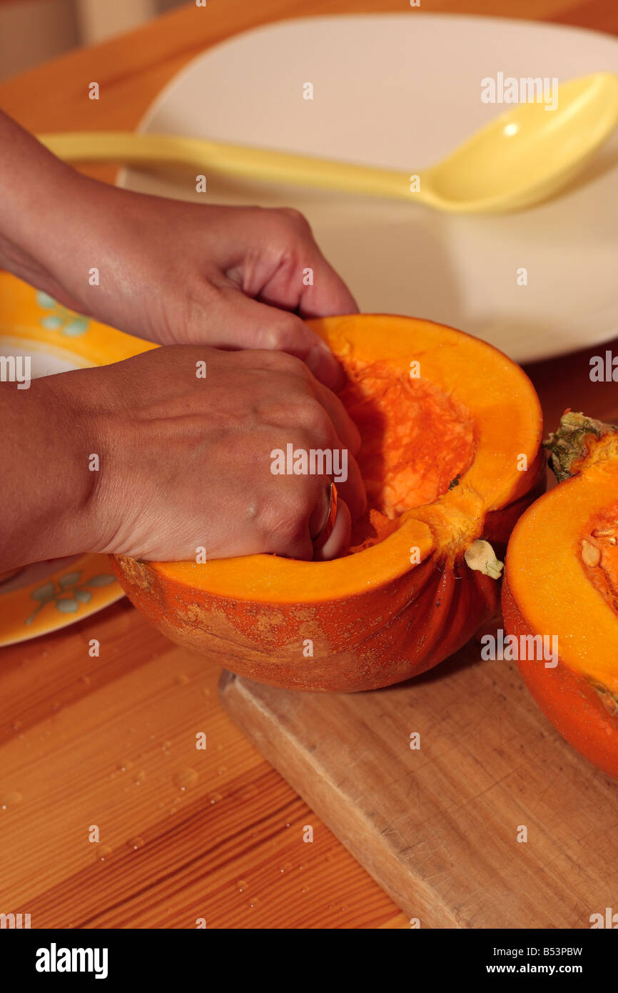 Cleaning a pumpkins Stock Photo - Alamy
