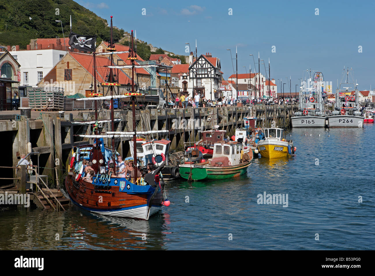 Pirate ship scarborough hi-res stock photography and images - Alamy