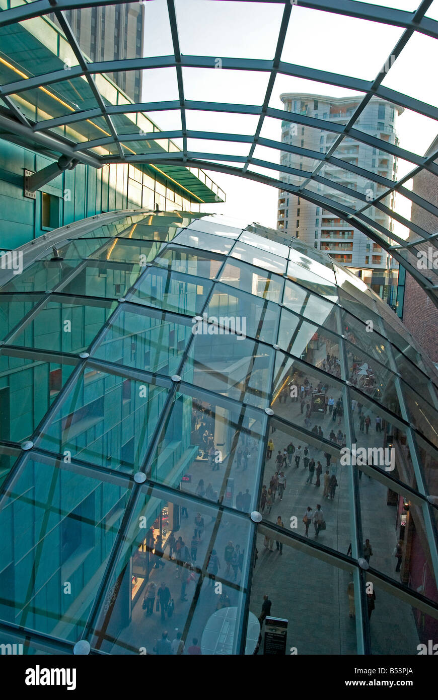 Curved glass canopy hi-res stock photography and images - Alamy