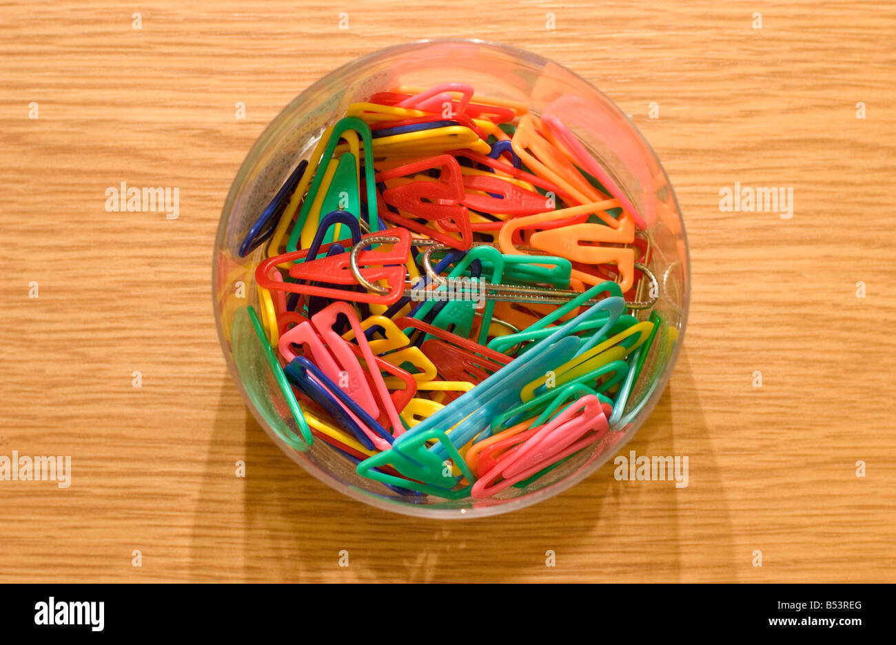 Lots of paper clips hi-res stock photography and images - Alamy