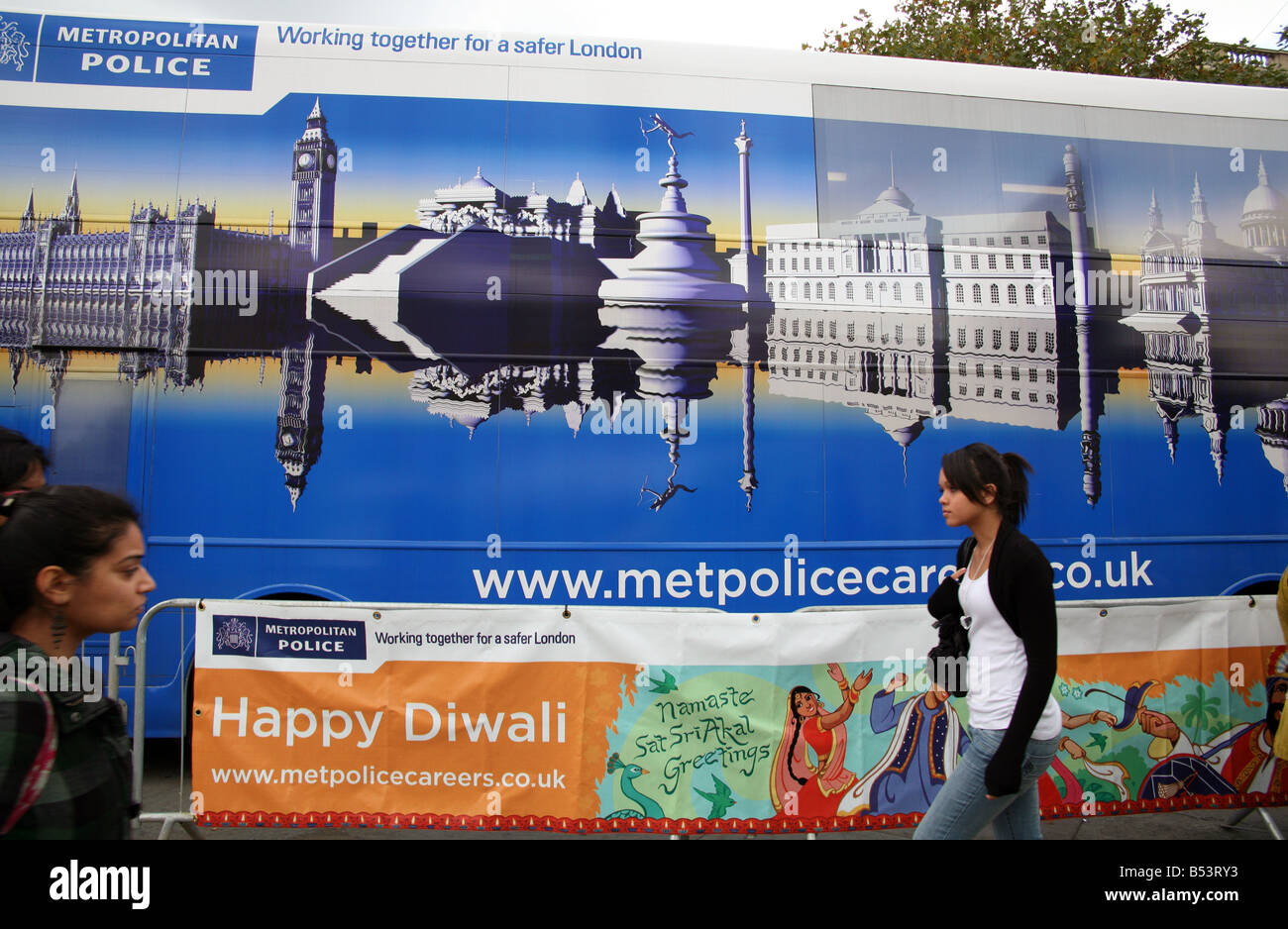 Metropolitan Police recruitment bus in Trafalgar Square London Stock ...